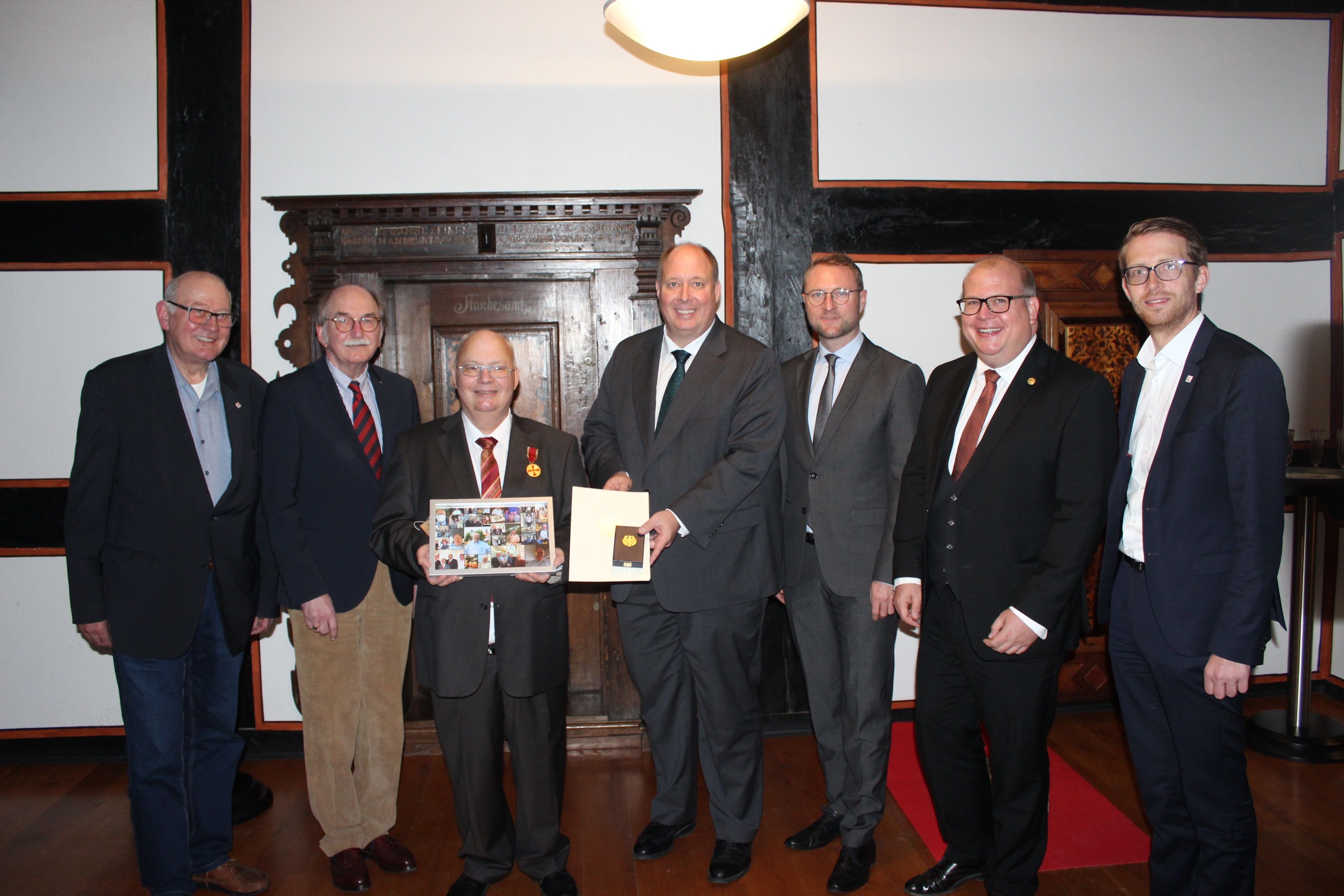 Verleihung der Verdienstmedaille des Verdienstordens der Bundesrepublik ...