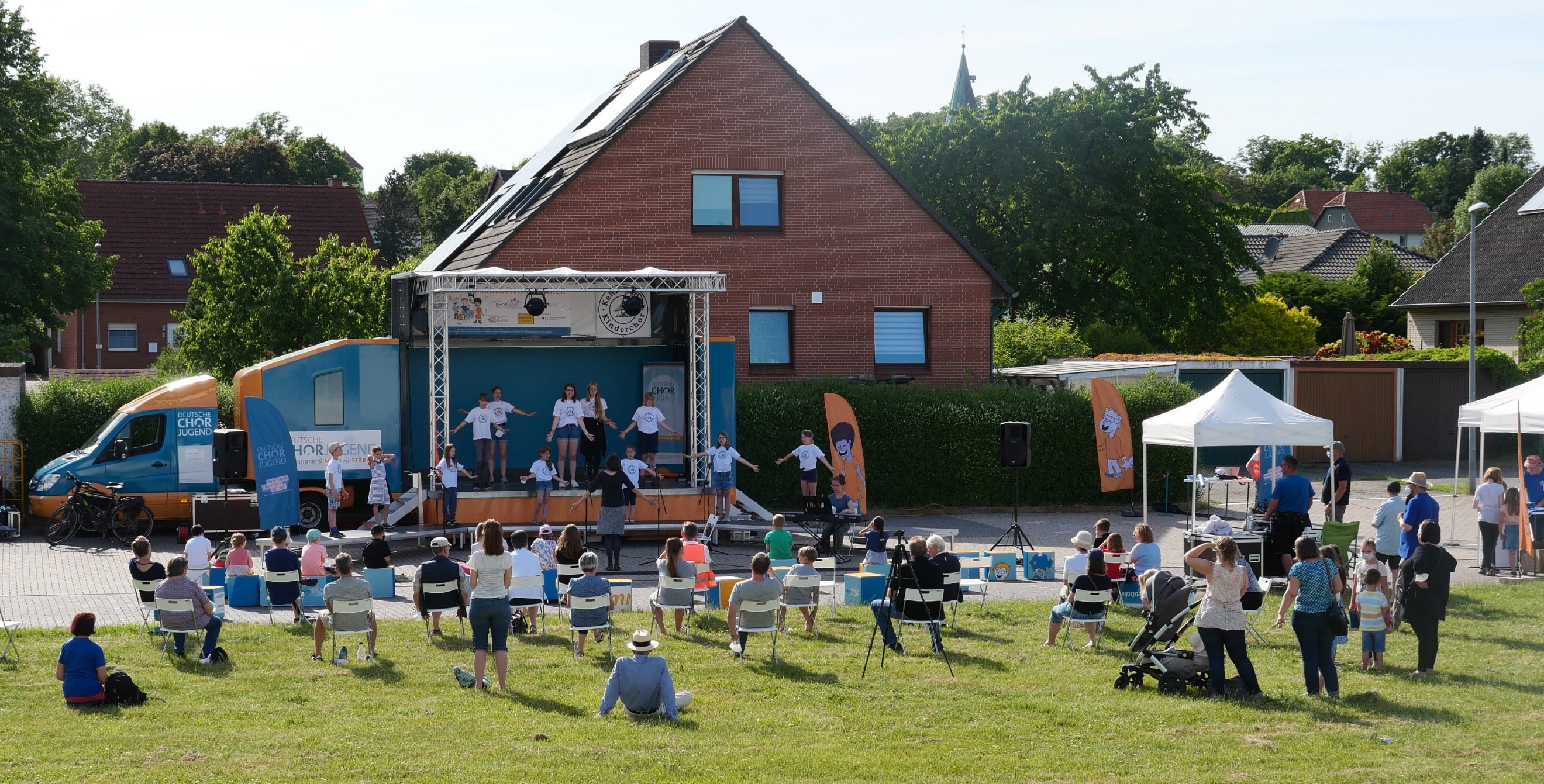 Der SingBus der Deutschen Chorjugend macht Station in Alsfeld - Stadt ...