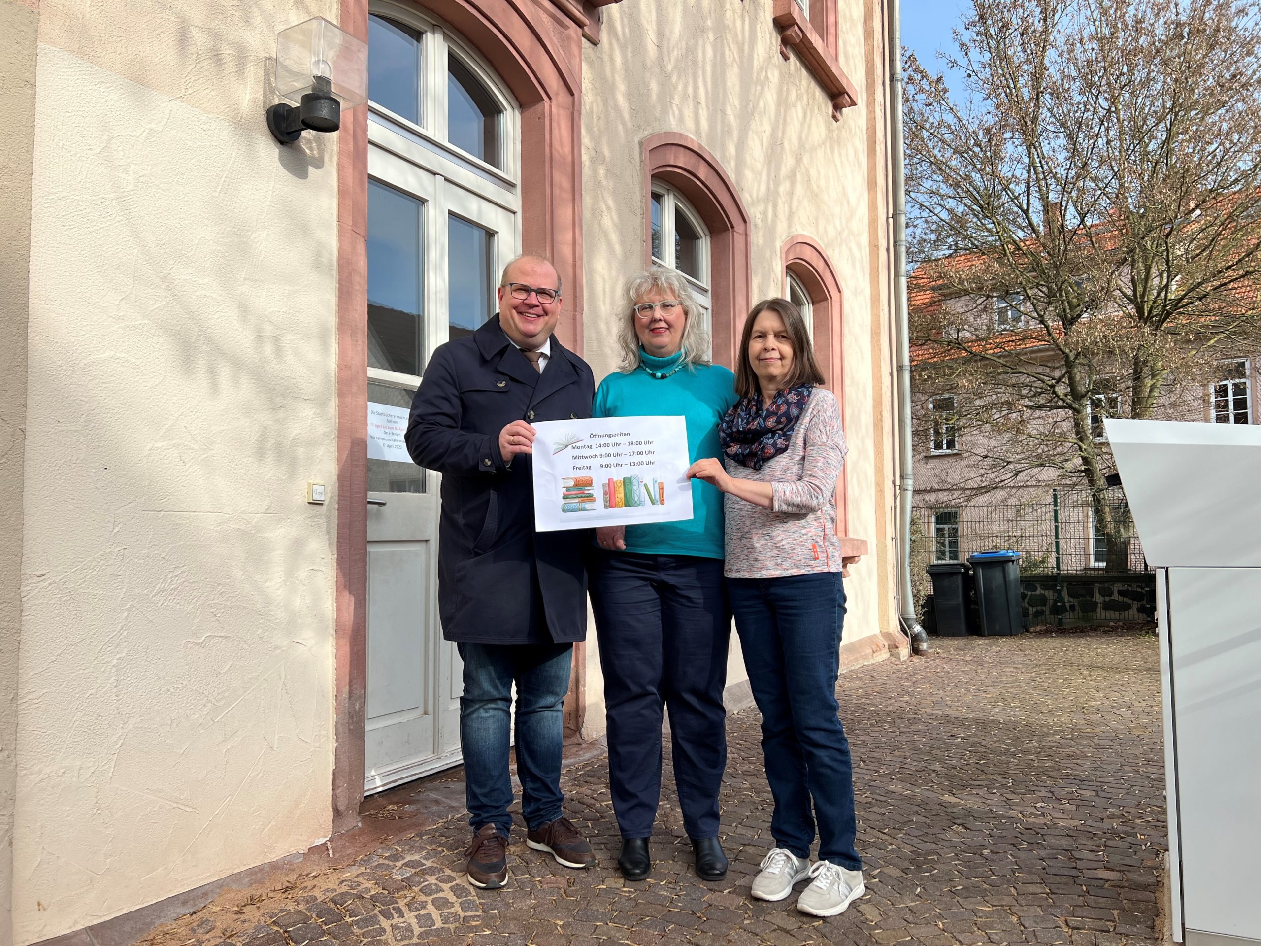 Neue Öffnungszeiten der Stadtbücherei Alsfeld ab 01. April 2023 - Stadt ...