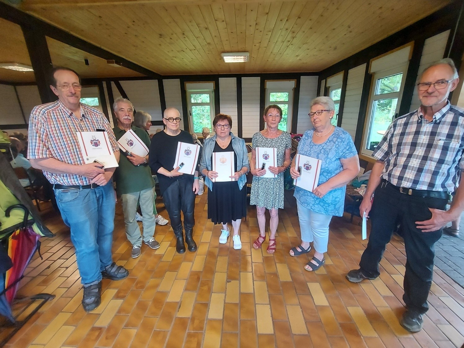 Alsfelder Tafel feiert Sommerfest mit rührenden Ehrungen für engagierte Ehrenamtliche - Stadt ...
